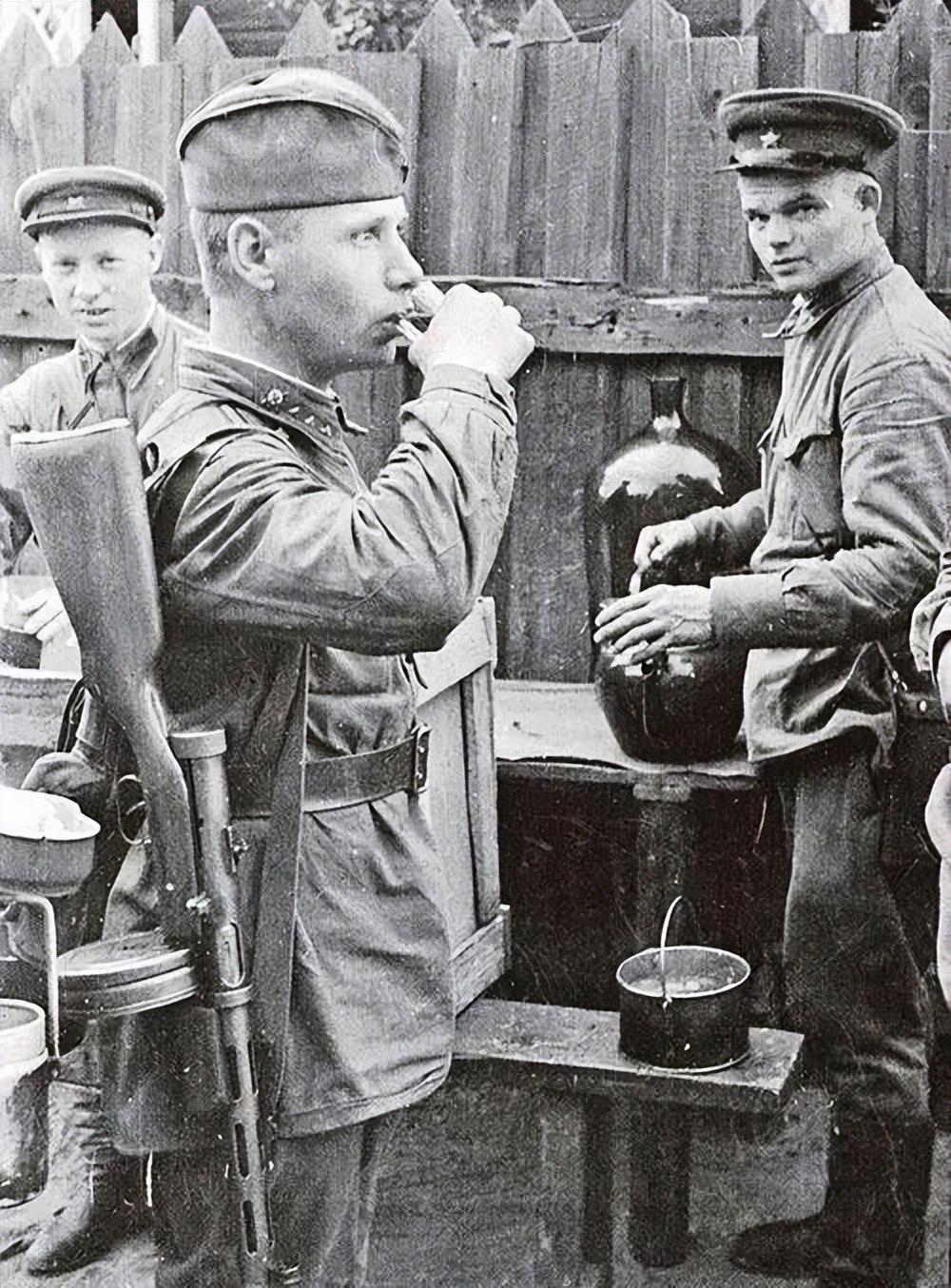 Eat "full" to fight the invaders: the diet of the Soviet Army in World ...