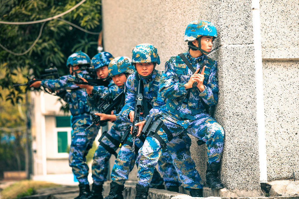 A glimpse of the female reconnaissance team of a Marine Corps brigade's ...