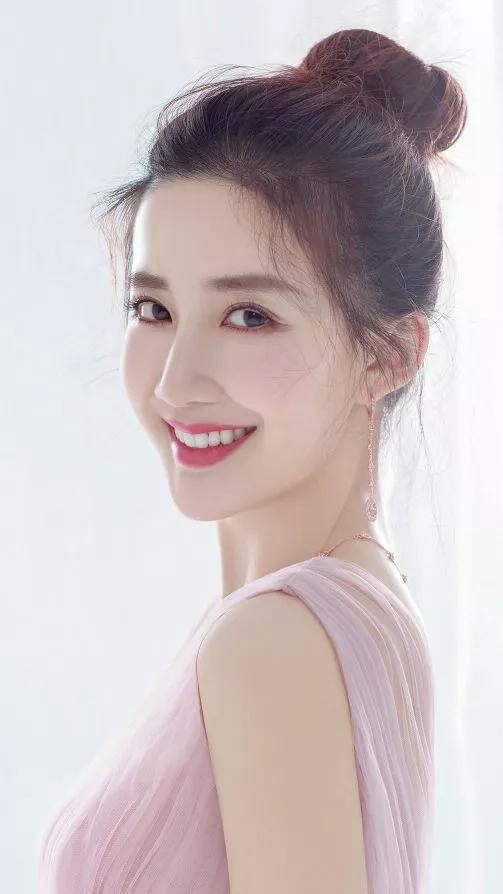 Chen Xinyu: Sweet and smart, gentle and generous, charming and charming ...