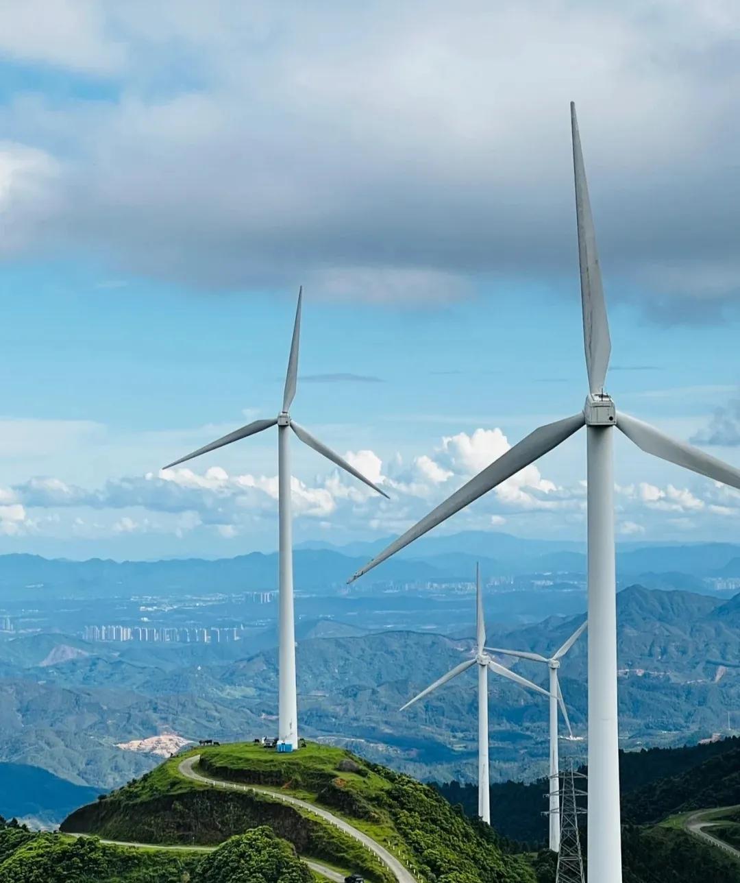 The scenery of Luoding Windmill Mountain is so beautiful - iNEWS