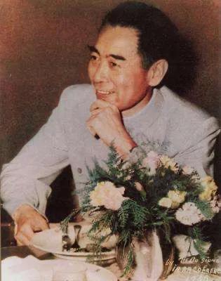 "The Biography of Deng Yingchao" on the seventh day of reading - iNEWS