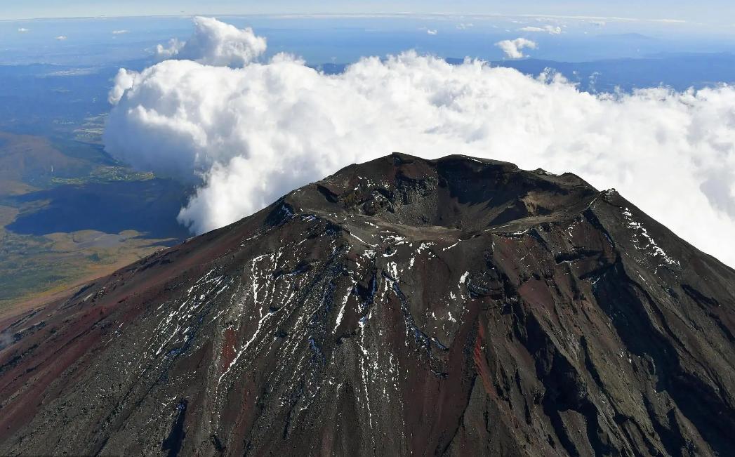 Mount Fuji is "out of control" again, experts say it will erupt within ...
