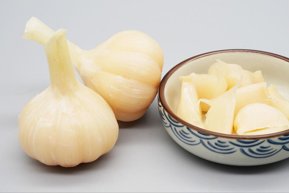 Pickled candied garlic, don't just use sugar and vinegar, add 1 more ...