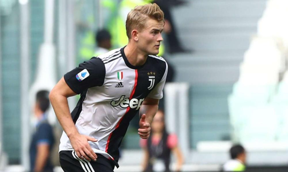 Juventus central defender was scrambled by the two giants of the ...
