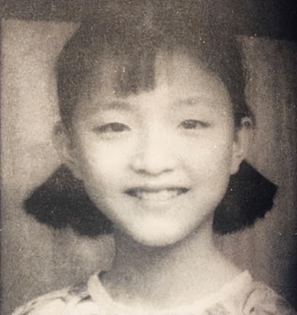 Host Yang Lan: She grew up in Shanghai, divorced her husband, and then ...