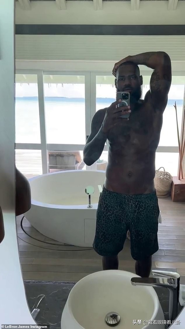 LeBron James on vacation in the Maldives, the sun is so dark that he ...