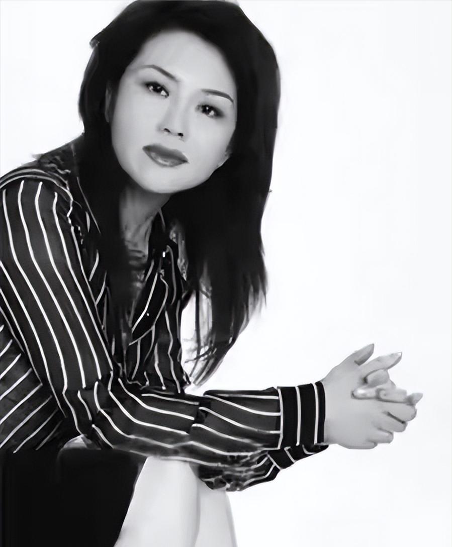"CCTV famous mouth" Fang Jing was reported as a "spy" by a professor of ...