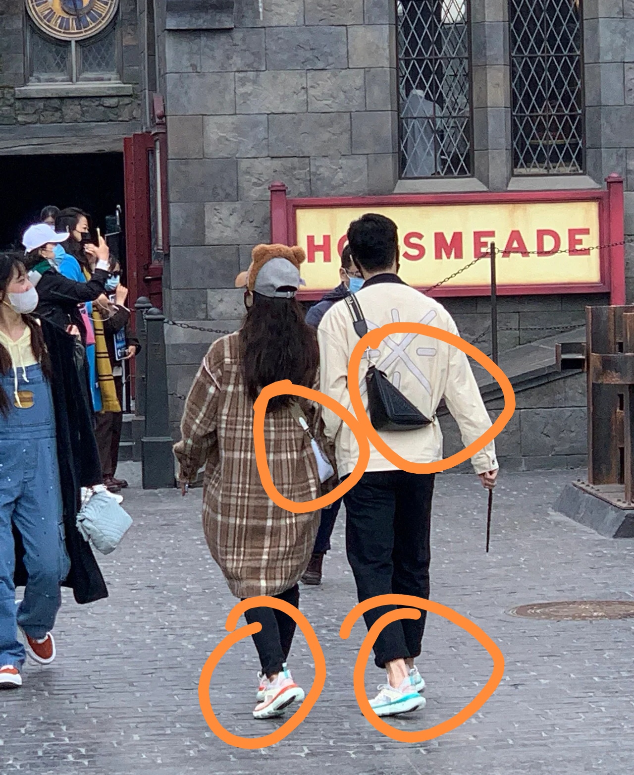 Ma Long rarely visited Universal Studios with his wife Xia Lu in the ...