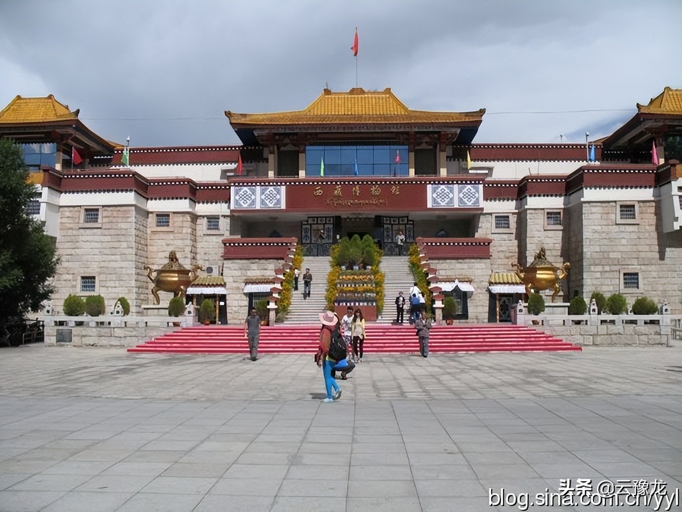 Tour Tibet Museum in Lhasa - iNEWS