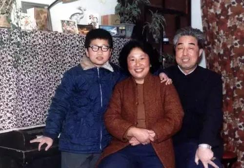 "The Godfather of Mainland Music" Xiao Ke's Coquettish Years - iNEWS