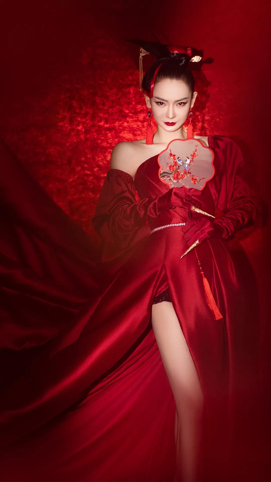 Fashion love red dress series actress Qi Wei - iNEWS