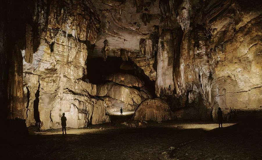 In order to prove that time does not exist, scientists sent women to ...