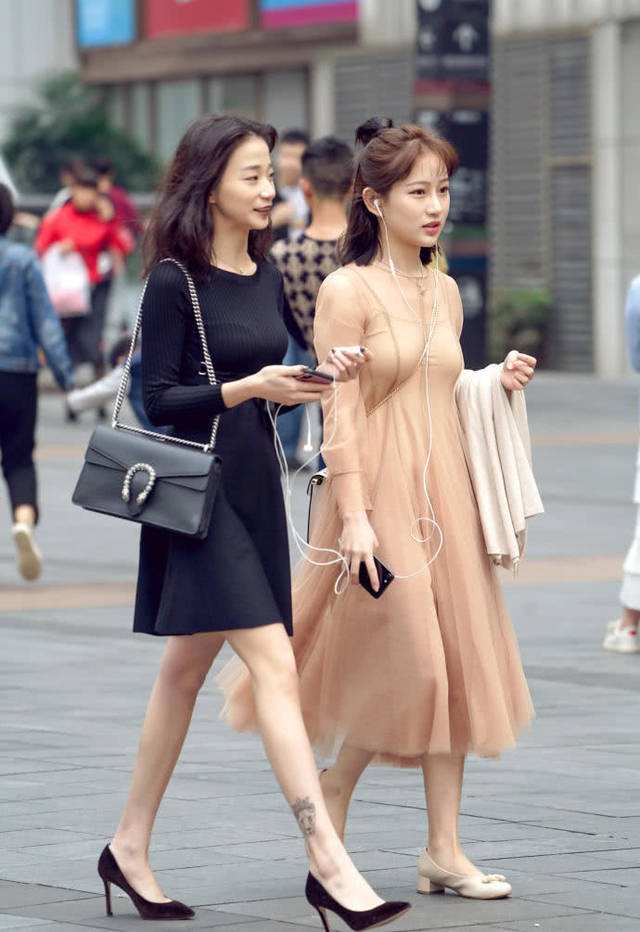 Beauty's changeable outfits become a charming landscape - iNEWS