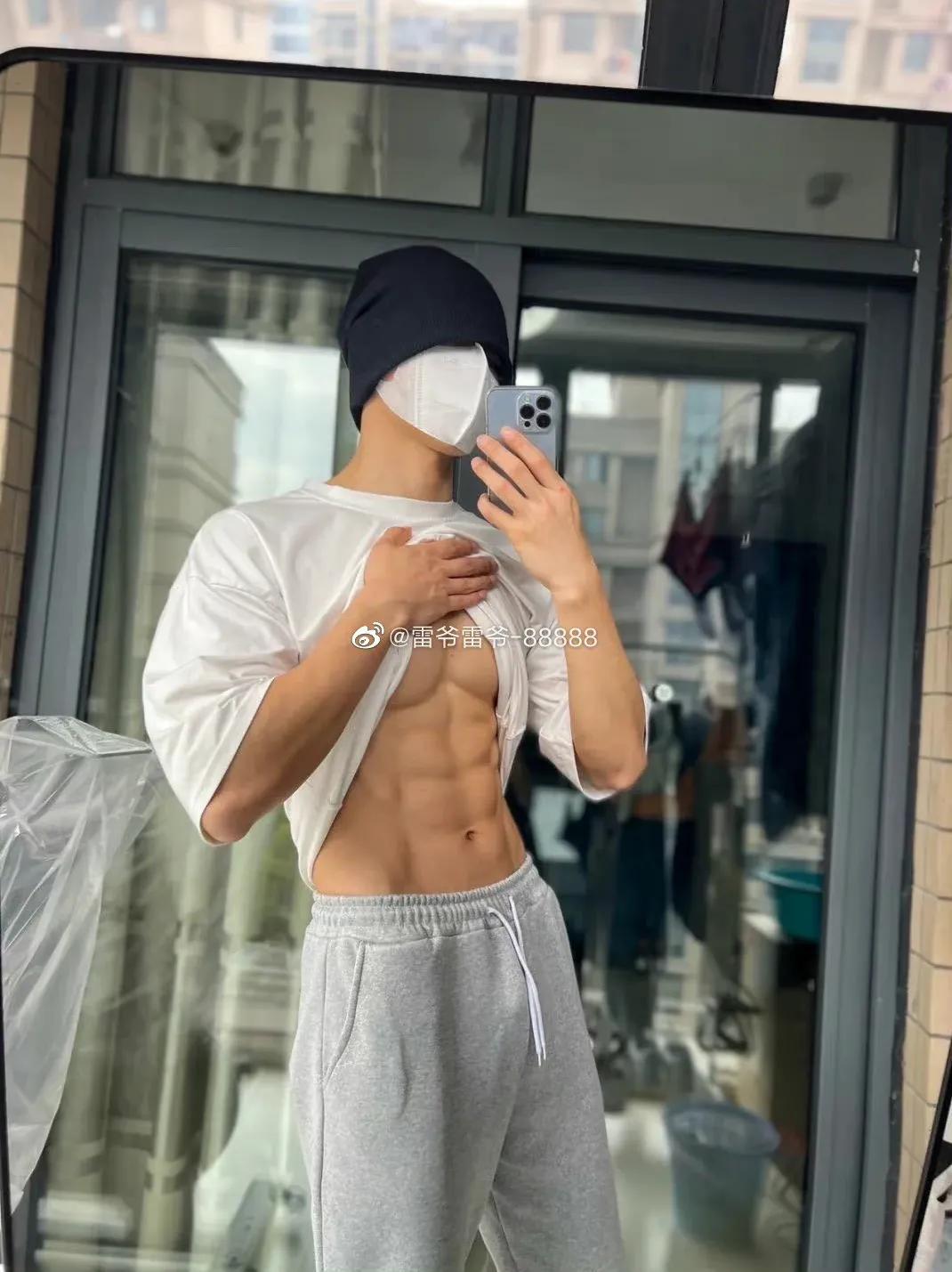 Today's "Photograph" is going to share with you the male model Lei Ye ...