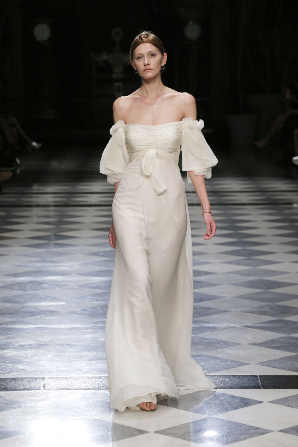 Why do most "fashion models" have flat chests? - iNEWS