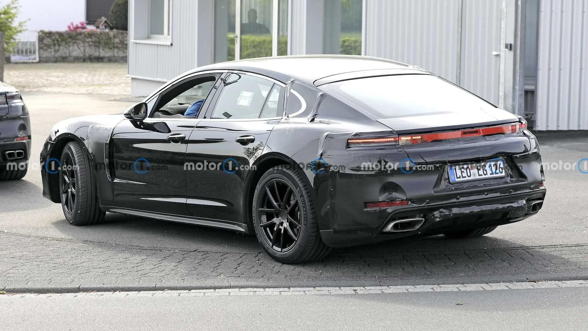 Porsche's new Panamera spy photos exposed, still big eyes, changes in ...