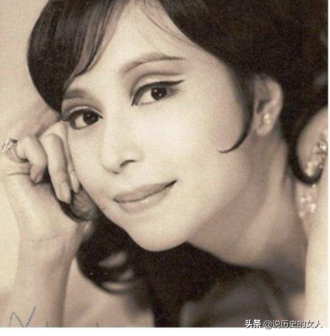 She: Asia's No. 1 Porn Star, She appeared naked, worked as a spy, and ...