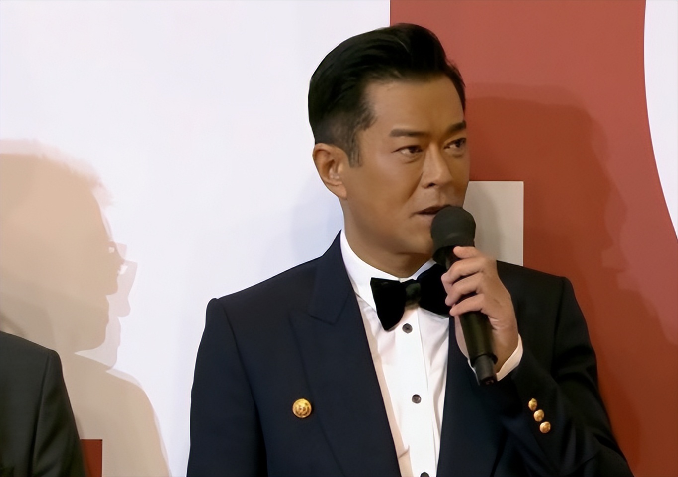 The Academy Awards red carpet is here!Li Lizhen's fat body and purple ...