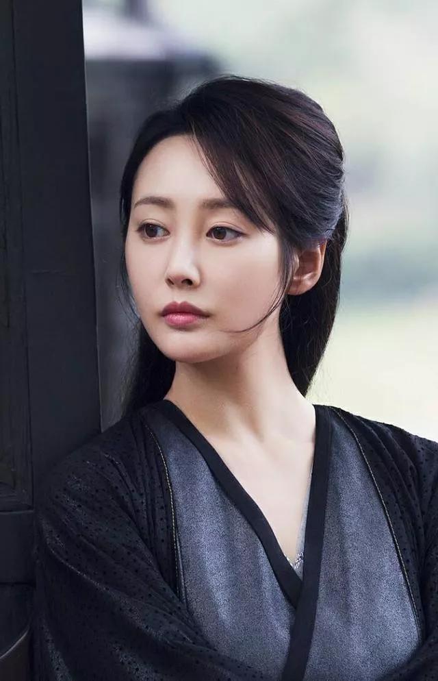 Li Chun: He acted in "The Thirteen Hairpins of Jinling" when he debuted ...