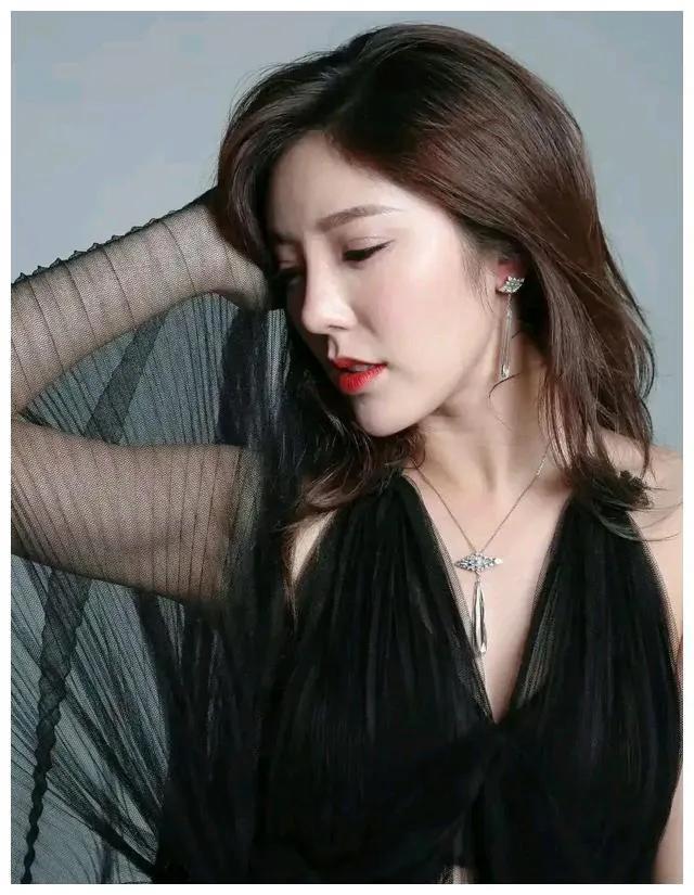 Zhao Yihuan is so beautiful - iNEWS