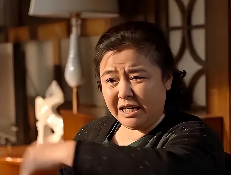 Wang Lan: From the pear vortex beauty loved by the famous director to ...